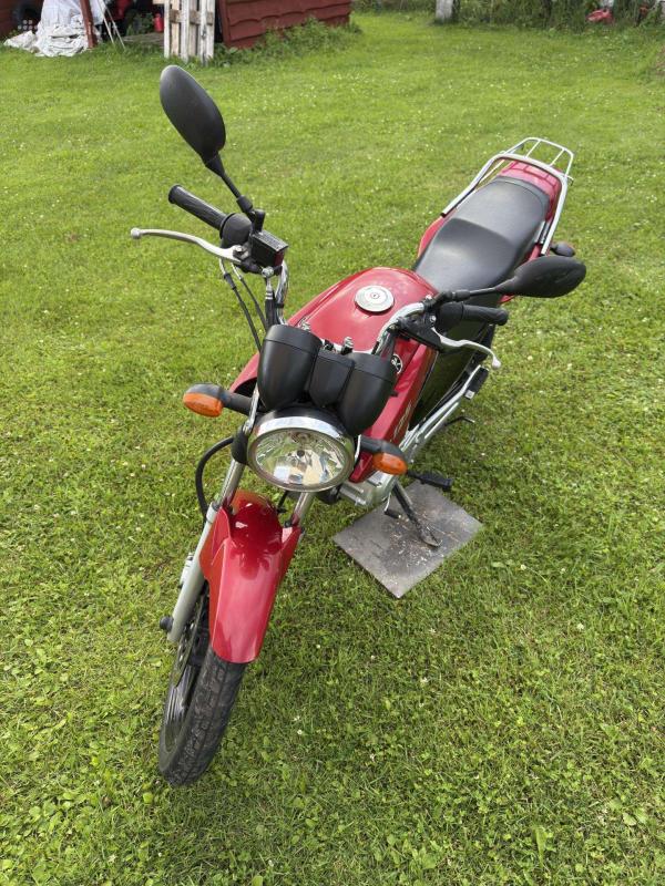 Sarkans Yamaha YBR 2014 Viļņa, ar dzinēja tilpumu 0.12 L un nobraukumu 9 tūkst. km par 1650 €, foto 3 vietnē AUTOMOTO.COM.LV