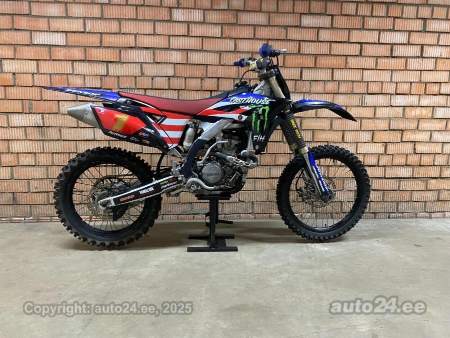 Black Yamaha YZ 250F 2013 in Parnu, with an engine capacity of 0.25 L and mileage of 100 thousand km for 2590 €, photo 2 on AUTOMOTO.COM.LV