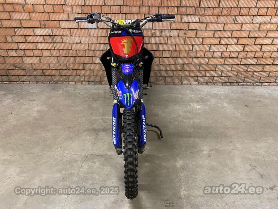Black Yamaha YZ 250F 2013 in Parnu, with an engine capacity of 0.25 L and mileage of 100 thousand km for 2590 €, photo 3 on AUTOMOTO.COM.LV