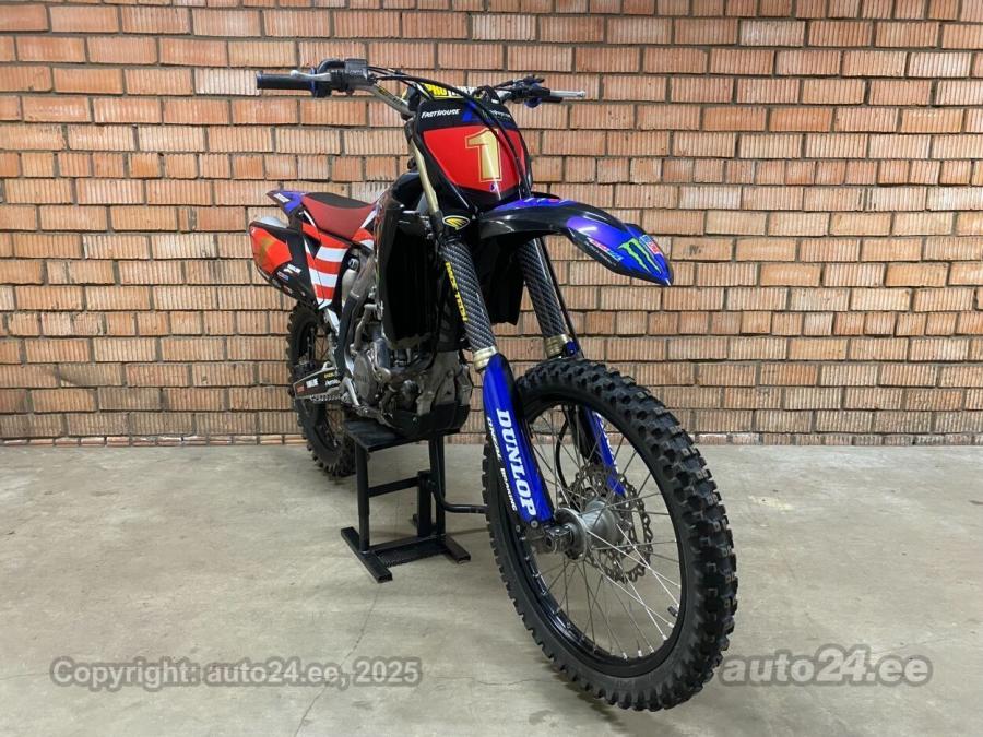 Black Yamaha YZ 250F 2013 in Parnu, with an engine capacity of 0.25 L and mileage of 100 thousand km for 2590 €, photo 4 on AUTOMOTO.COM.LV