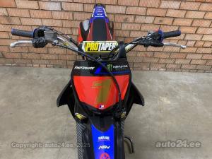 Black Yamaha YZ 250F 2013 in Parnu, with an engine capacity of 0.25 L and mileage of 100 thousand km for 2590 €, photo 8 on AUTOMOTO.COM.LV