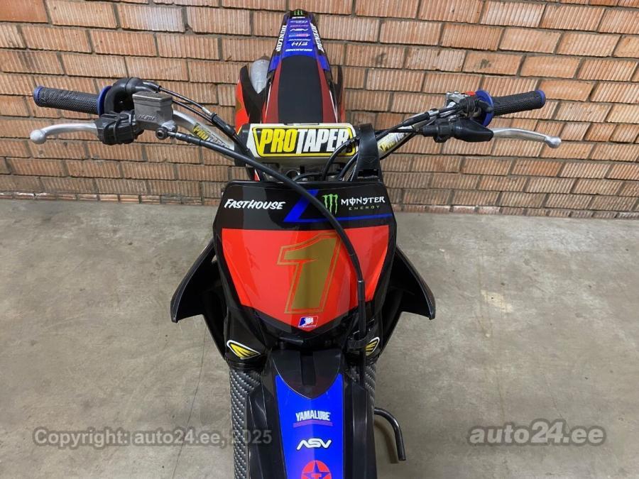 Black Yamaha YZ 250F 2013 in Parnu, with an engine capacity of 0.25 L and mileage of 100 thousand km for 2590 €, photo 8 on AUTOMOTO.COM.LV