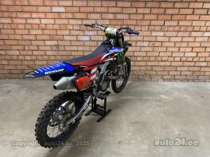 Black Yamaha YZ 250F 2013 in Parnu, with an engine capacity of 0.25 L and mileage of 100 thousand km for 2590 €, photo 12 on AUTOMOTO.COM.LV