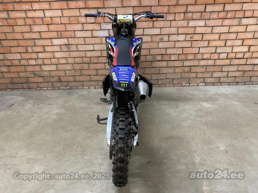 Black Yamaha YZ 250F 2013 in Parnu, with an engine capacity of 0.25 L and mileage of 100 thousand km for 2590 €, photo 14 on AUTOMOTO.COM.LV