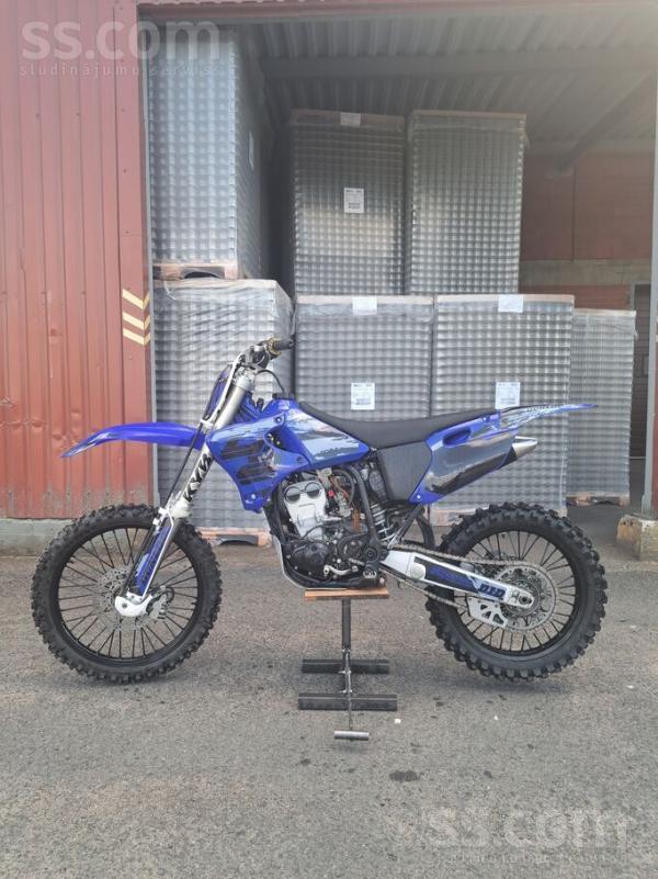 Ямаха YZ 250F 2001 в Рига, объемом двигателя 0.25 л и пробегом 0 тыс. км за 2000 €, фото 1 на AUTOMOTO.COM.LV