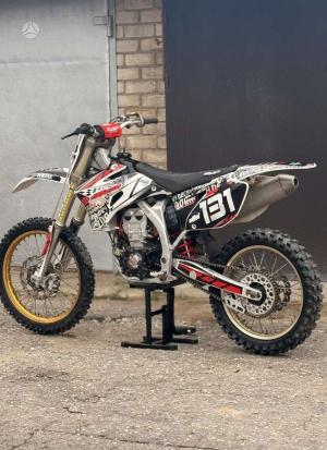 Yamaha YZ 2009 in Mazeikiai, with an engine capacity of 0.45 L and mileage of 0 thousand km for 2500 €, photo 3 on AUTOMOTO.COM.LV