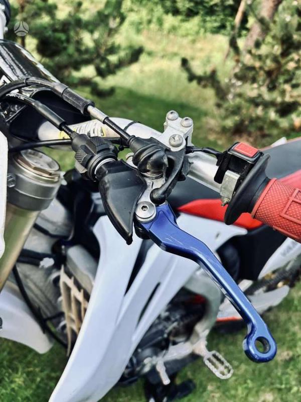 Balts Yamaha YZ 2008 Viļņa, ar dzinēja tilpumu 0.45 L un nobraukumu 0 tūkst. km par 2250 €, foto 2 vietnē AUTOMOTO.COM.LV