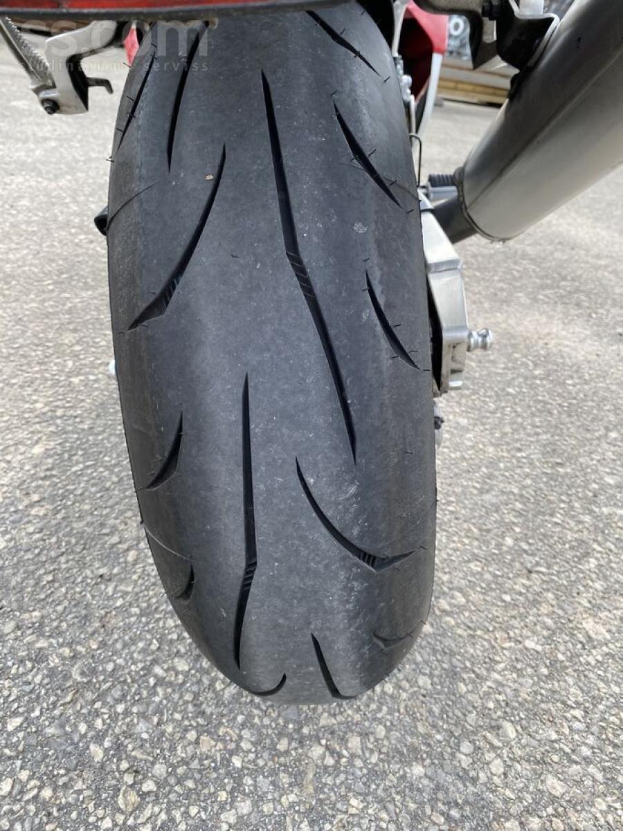 Yamaha YZF 1000R 1996 Valmiera, ar dzinēja tilpumu 1.00 L un nobraukumu 0 tūkst. km par 2700 €, foto 6 vietnē AUTOMOTO.COM.LV