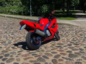 Ямаха YZF 1000R 1997 в Рига, объемом двигателя 1.00 л и пробегом 0 тыс. км за 1950 €, фото 5 на AUTOMOTO.COM.LV