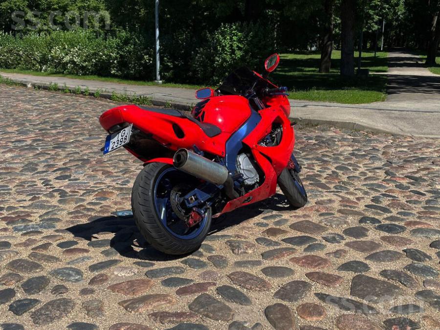 Ямаха YZF 1000R 1997 в Рига, объемом двигателя 1.00 л и пробегом 0 тыс. км за 1950 €, фото 5 на AUTOMOTO.COM.LV