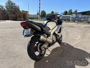 Yamaha YZF 1000R 2000 in Riga, with an engine capacity of 1.00 L and mileage of 0 thousand km for 2100 €, photo 5 on AUTOMOTO.COM.LV