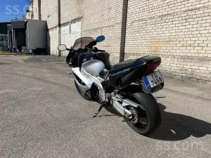 Yamaha YZF 1000R 2000 in Riga, with an engine capacity of 1.00 L and mileage of 0 thousand km for 2100 €, photo 7 on AUTOMOTO.COM.LV