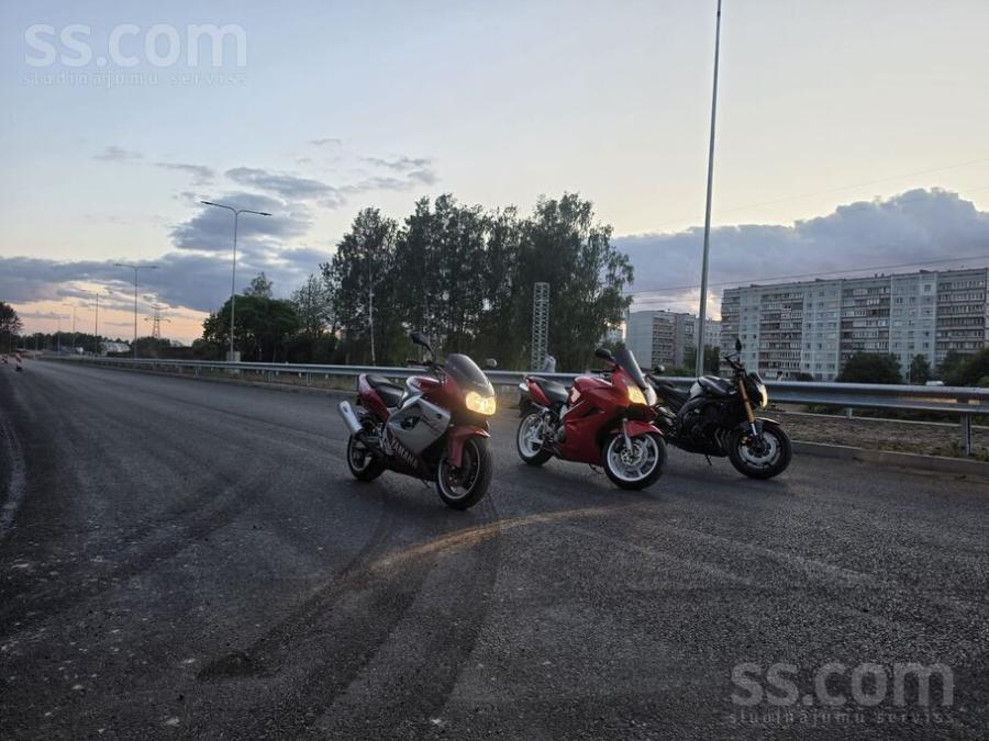Ямаха YZF 1000R 2001 в Рига, объемом двигателя 1.00 л и пробегом 0 тыс. км за 2000 €, фото 1 на AUTOMOTO.COM.LV