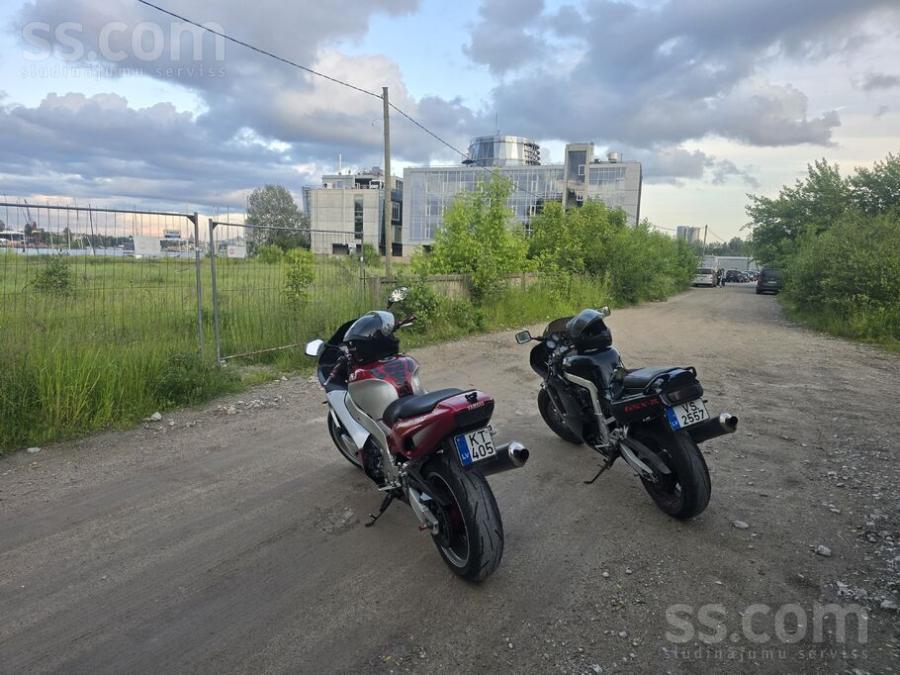 Ямаха YZF 1000R 2001 в Рига, объемом двигателя 1.00 л и пробегом 0 тыс. км за 2000 €, фото 11 на AUTOMOTO.COM.LV