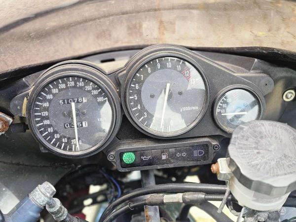 Melns Yamaha YZF 1996 Viļņa, ar dzinēja tilpumu 1.00 L un nobraukumu 51 tūkst. km par 990 €, foto 9 vietnē AUTOMOTO.COM.LV