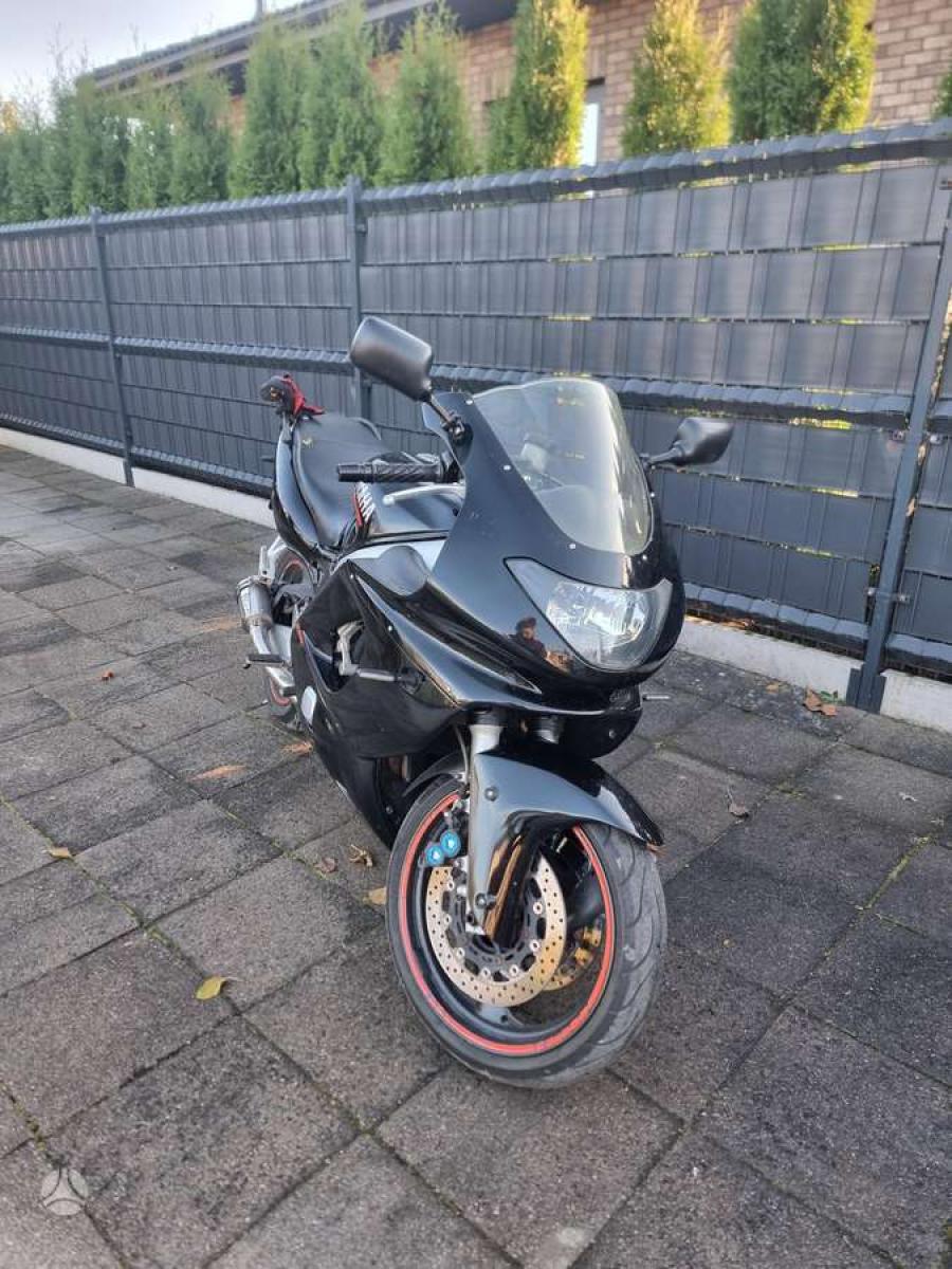 Black Yamaha YZF 1997 in Vilnius, with an engine capacity of 0.60 L and mileage of 50 thousand km for 1100 €, photo 6 on AUTOMOTO.COM.LV