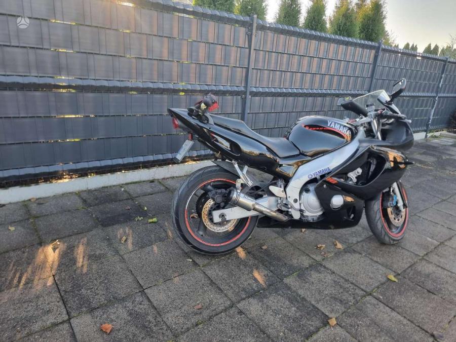 Black Yamaha YZF 1997 in Vilnius, with an engine capacity of 0.60 L and mileage of 50 thousand km for 1100 €, photo 7 on AUTOMOTO.COM.LV