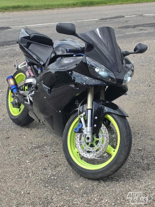 Black Yamaha YZF 2001 in Alytus, with an engine capacity of 1.00 L and mileage of 33 thousand km for 2000 €, photo 1 on AUTOMOTO.COM.LV
