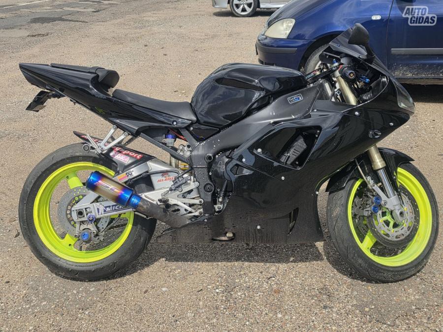Черный Ямаха YZF 2001 в Алитус, объемом двигателя 1.00 л и пробегом 33 тыс. км за 2000 €, фото 4 на AUTOMOTO.COM.LV