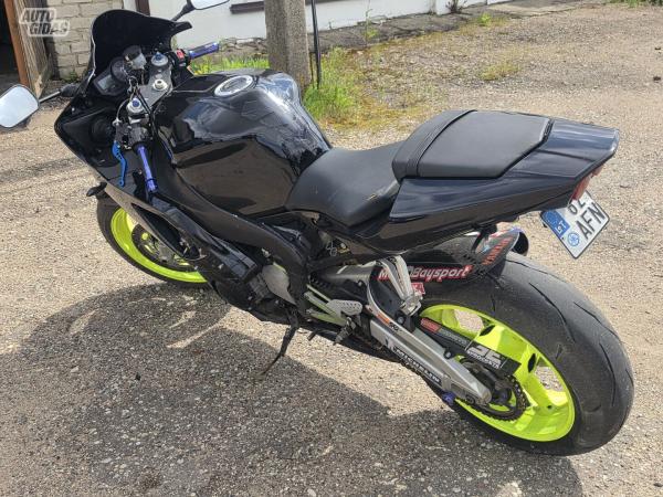 Black Yamaha YZF 2001 in Alytus, with an engine capacity of 1.00 L and mileage of 33 thousand km for 2000 €, photo 6 on AUTOMOTO.COM.LV