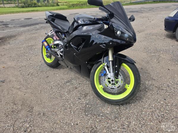 Melns Yamaha YZF 2001 Alīta, ar dzinēja tilpumu 1.00 L un nobraukumu 33 tūkst. km par 2000 €, foto 3 vietnē AUTOMOTO.COM.LV