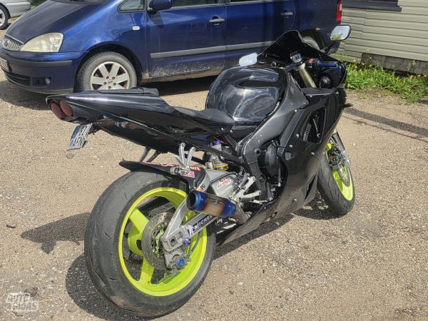 Melns Yamaha YZF 2001 Alīta, ar dzinēja tilpumu 1.00 L un nobraukumu 33 tūkst. km par 2000 €, foto 5 vietnē AUTOMOTO.COM.LV