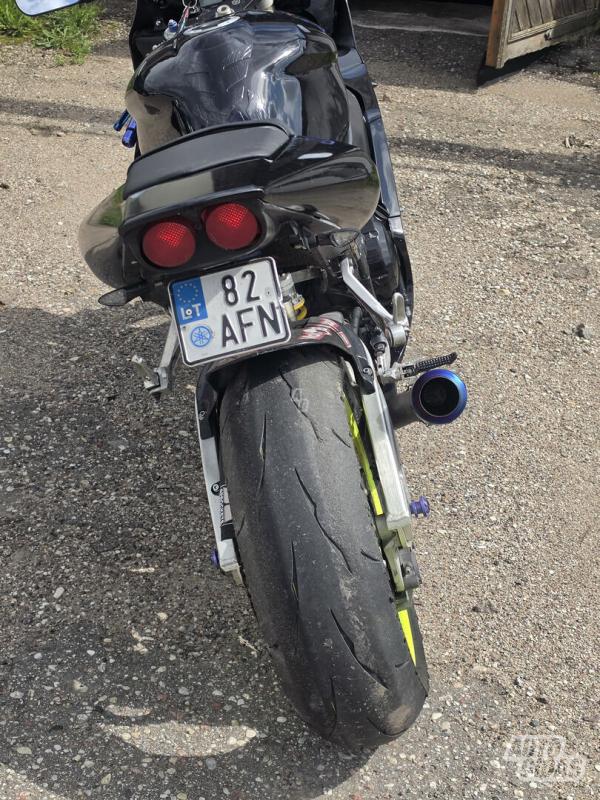 Melns Yamaha YZF 2001 Alīta, ar dzinēja tilpumu 1.00 L un nobraukumu 33 tūkst. km par 2000 €, foto 6 vietnē AUTOMOTO.COM.LV