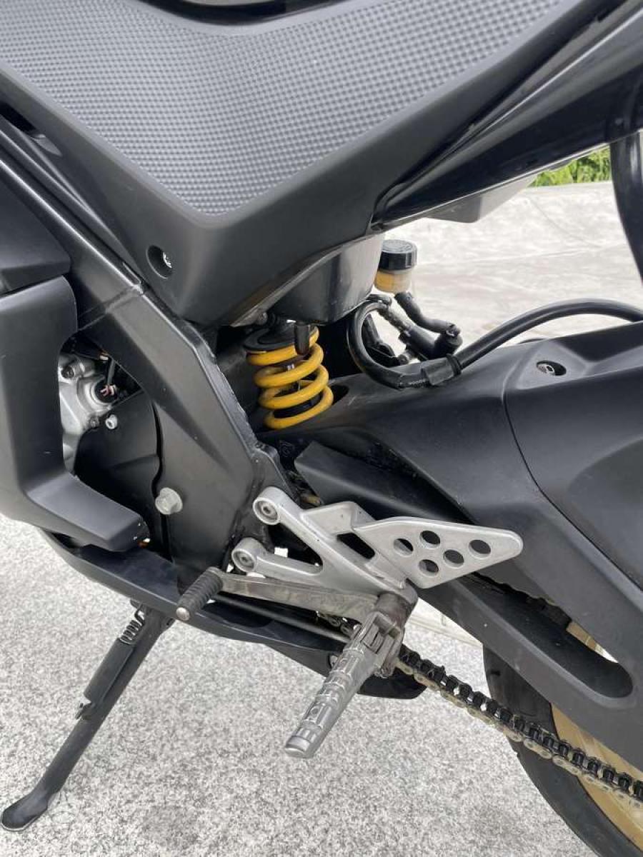 Black Yamaha YZF 2008 in Kaunas, with an engine capacity of 0.14 L and mileage of 34 thousand km for 2150 €, photo 20 on AUTOMOTO.COM.LV
