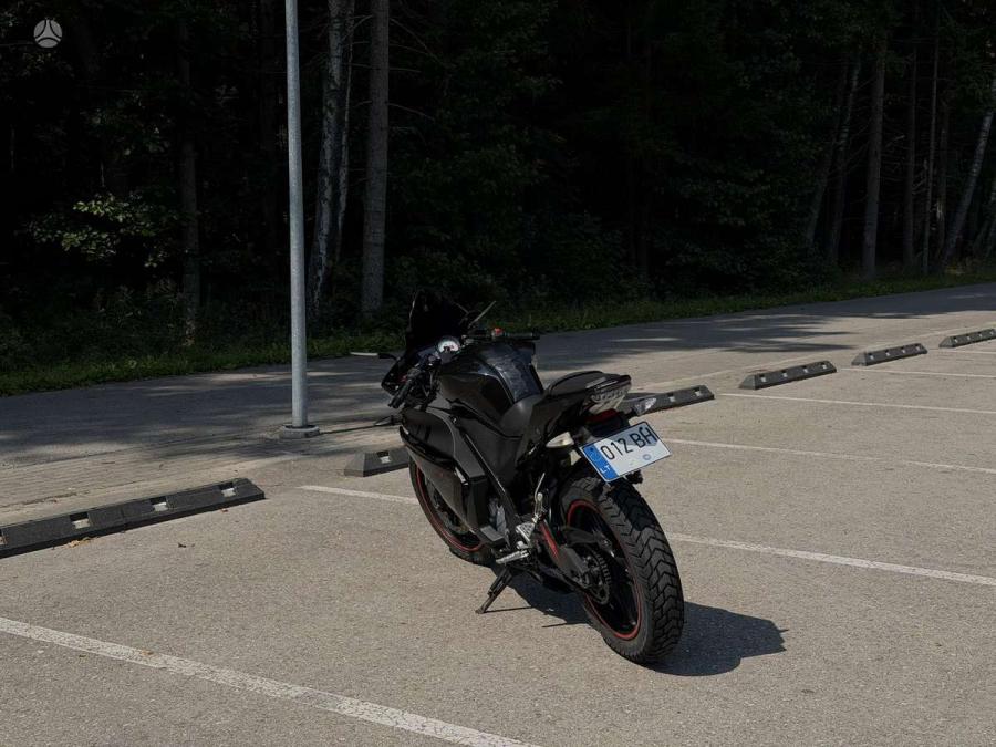 Black Yamaha YZF 2008 in Klaipeda, with an engine capacity of 0.13 L and mileage of 27 thousand km for 3200 €, photo 8 on AUTOMOTO.COM.LV