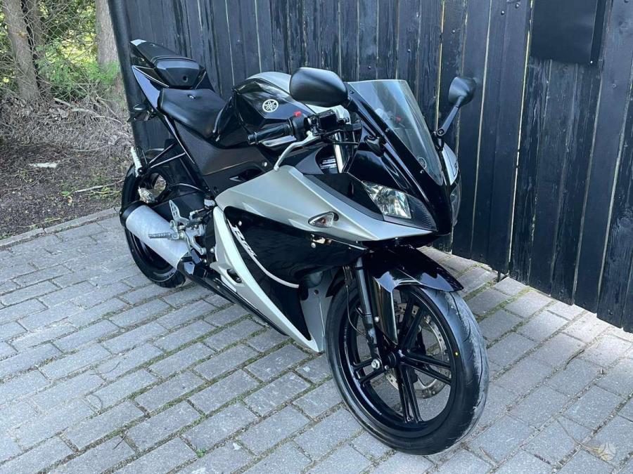 Melns Yamaha YZF 2008 Prienai, ar dzinēja tilpumu 0.13 L un nobraukumu 24 tūkst. km par 1790 €, foto 3 vietnē AUTOMOTO.COM.LV