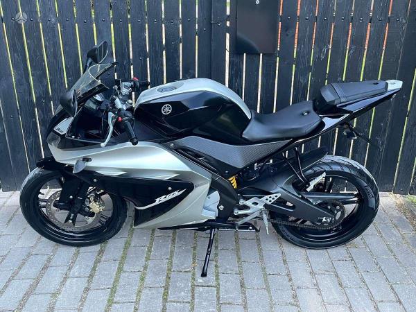 Black Yamaha YZF 2008 in Prienai, with an engine capacity of 0.13 L and mileage of 24 thousand km for 1790 €, photo 5 on AUTOMOTO.COM.LV