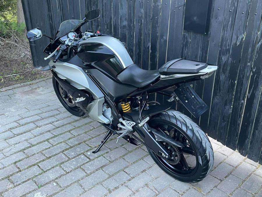 Melns Yamaha YZF 2008 Prienai, ar dzinēja tilpumu 0.13 L un nobraukumu 24 tūkst. km par 1790 €, foto 6 vietnē AUTOMOTO.COM.LV
