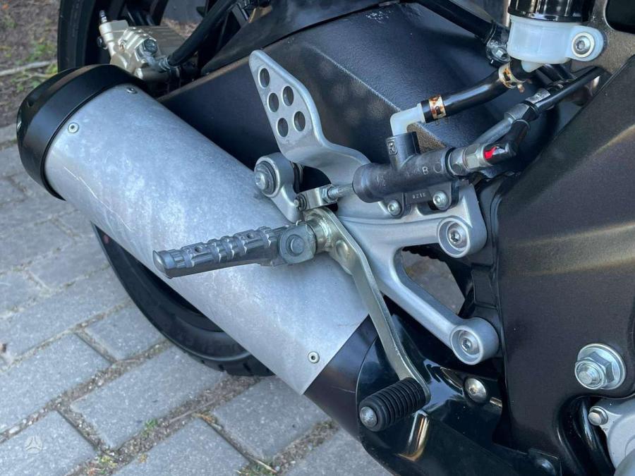 Melns Yamaha YZF 2008 Prienai, ar dzinēja tilpumu 0.13 L un nobraukumu 24 tūkst. km par 1790 €, foto 15 vietnē AUTOMOTO.COM.LV