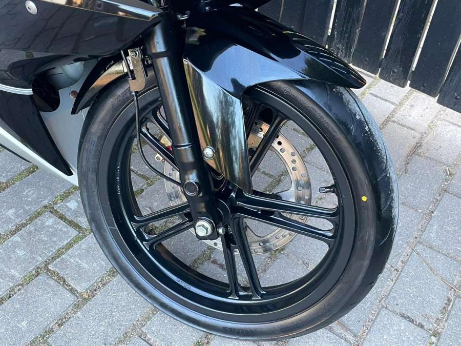 Melns Yamaha YZF 2008 Prienai, ar dzinēja tilpumu 0.13 L un nobraukumu 24 tūkst. km par 1790 €, foto 19 vietnē AUTOMOTO.COM.LV