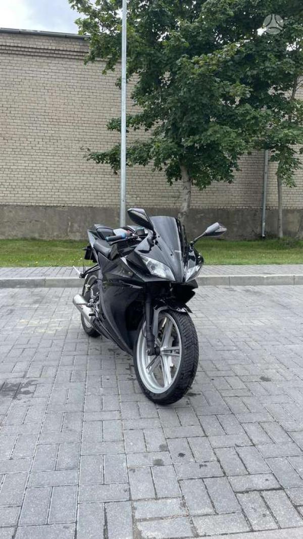 Black Yamaha YZF 2009 in Silute, with an engine capacity of 0.13 L and mileage of 25 thousand km for 1850 €, photo 1 on AUTOMOTO.COM.LV