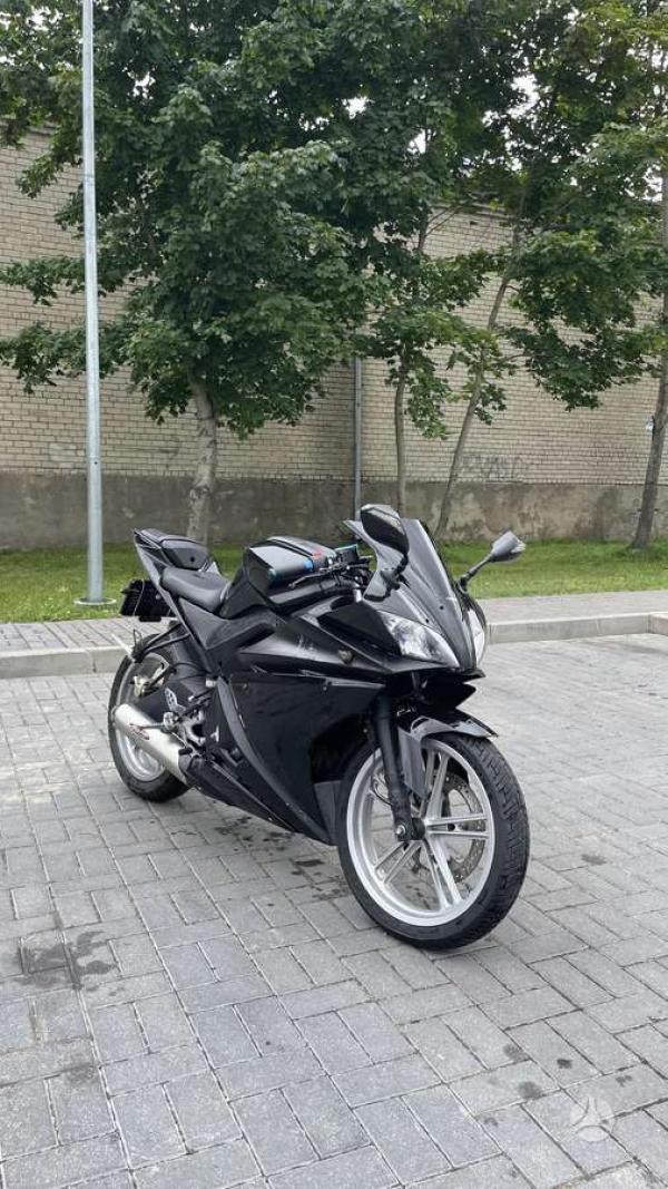 Black Yamaha YZF 2009 in Silute, with an engine capacity of 0.13 L and mileage of 25 thousand km for 1850 €, photo 2 on AUTOMOTO.COM.LV