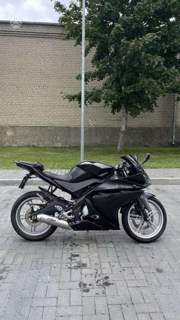 Black Yamaha YZF 2009 in Silute, with an engine capacity of 0.13 L and mileage of 25 thousand km for 1850 €, photo 3 on AUTOMOTO.COM.LV