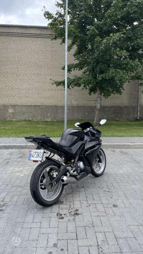 Black Yamaha YZF 2009 in Silute, with an engine capacity of 0.13 L and mileage of 25 thousand km for 1850 €, photo 4 on AUTOMOTO.COM.LV
