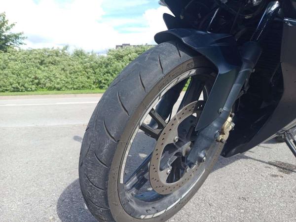 Black Yamaha YZF 2009 in Mazeikiai, with an engine capacity of 0.13 L and mileage of 65 thousand km for 1200 €, photo 8 on AUTOMOTO.COM.LV
