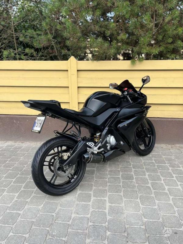 Black Yamaha YZF 2009 in Kretinga, with an engine capacity of 0.13 L and mileage of 63 thousand km for 1380 €, photo 3 on AUTOMOTO.COM.LV