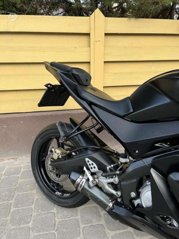 Black Yamaha YZF 2009 in Kretinga, with an engine capacity of 0.13 L and mileage of 63 thousand km for 1380 €, photo 5 on AUTOMOTO.COM.LV