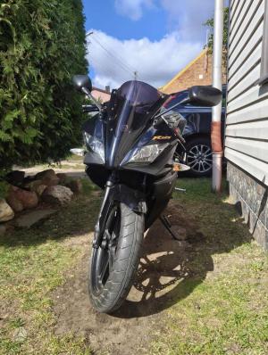 Melns Yamaha YZF 2009 Kauņa, ar dzinēja tilpumu 0.13 L un nobraukumu 25 tūkst. km par 1800 €, foto  vietnē AUTOMOTO.COM.LV
