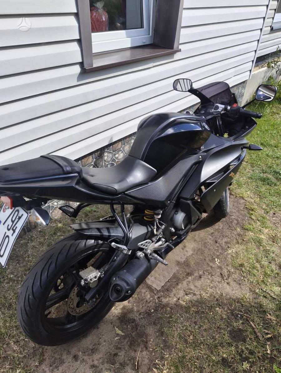 Melns Yamaha YZF 2009 Kauņa, ar dzinēja tilpumu 0.13 L un nobraukumu 25 tūkst. km par 1800 €, foto 4 vietnē AUTOMOTO.COM.LV