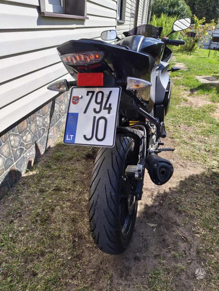 Melns Yamaha YZF 2009 Kauņa, ar dzinēja tilpumu 0.13 L un nobraukumu 25 tūkst. km par 1800 €, foto 6 vietnē AUTOMOTO.COM.LV