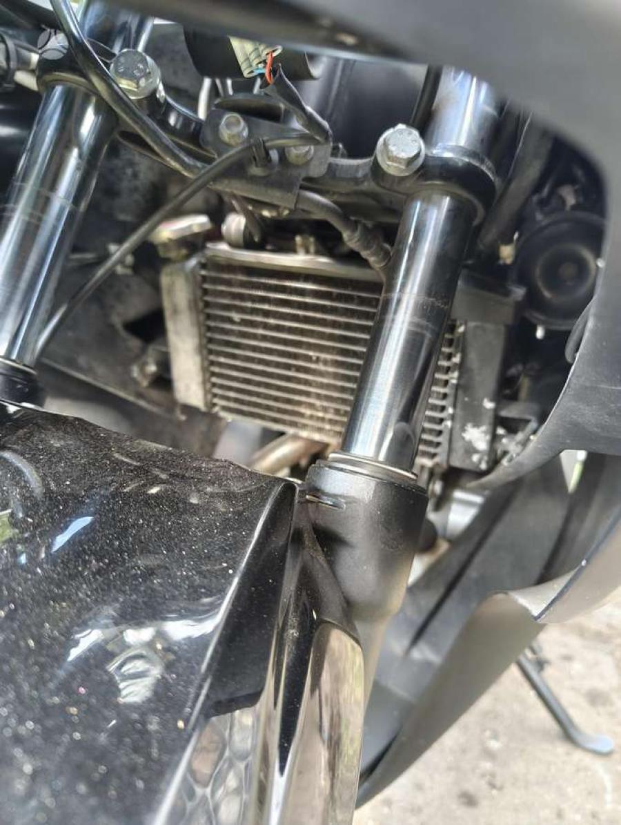 Melns Yamaha YZF 2009 Kauņa, ar dzinēja tilpumu 0.13 L un nobraukumu 25 tūkst. km par 1800 €, foto 8 vietnē AUTOMOTO.COM.LV