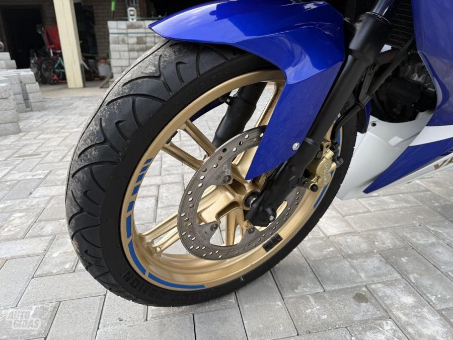 Melns Yamaha YZF 2010 Kauņa, ar dzinēja tilpumu 0.13 L un nobraukumu 23 tūkst. km par 2050 €, foto 10 vietnē AUTOMOTO.COM.LV