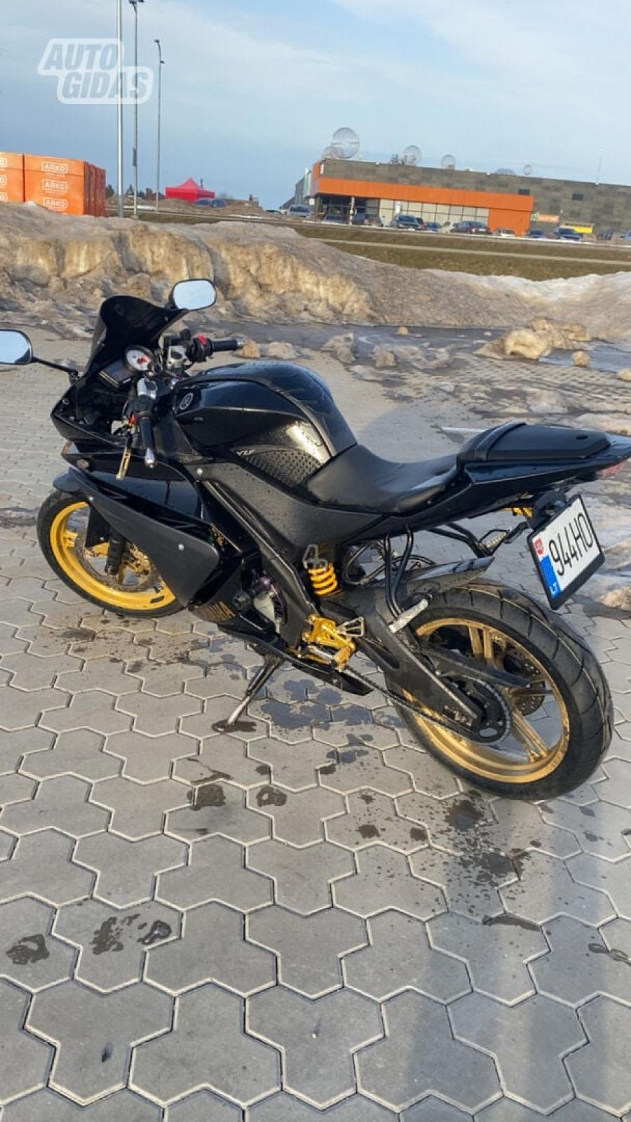 Melns Yamaha YZF 2010 Telšiai, ar dzinēja tilpumu 0.13 L un nobraukumu 60 tūkst. km par 1950 €, foto 5 vietnē AUTOMOTO.COM.LV