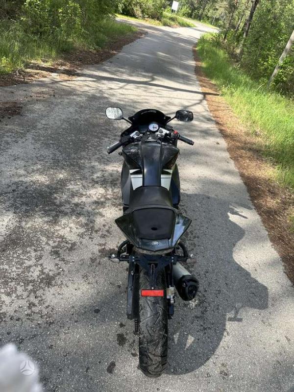 Black Yamaha YZF 2010 in Vilnius, with an engine capacity of 0.13 L and mileage of 27 thousand km for 2050 €, photo 4 on AUTOMOTO.COM.LV