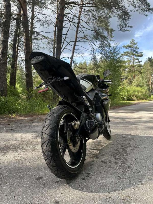 Black Yamaha YZF 2010 in Vilnius, with an engine capacity of 0.13 L and mileage of 27 thousand km for 2050 €, photo 5 on AUTOMOTO.COM.LV