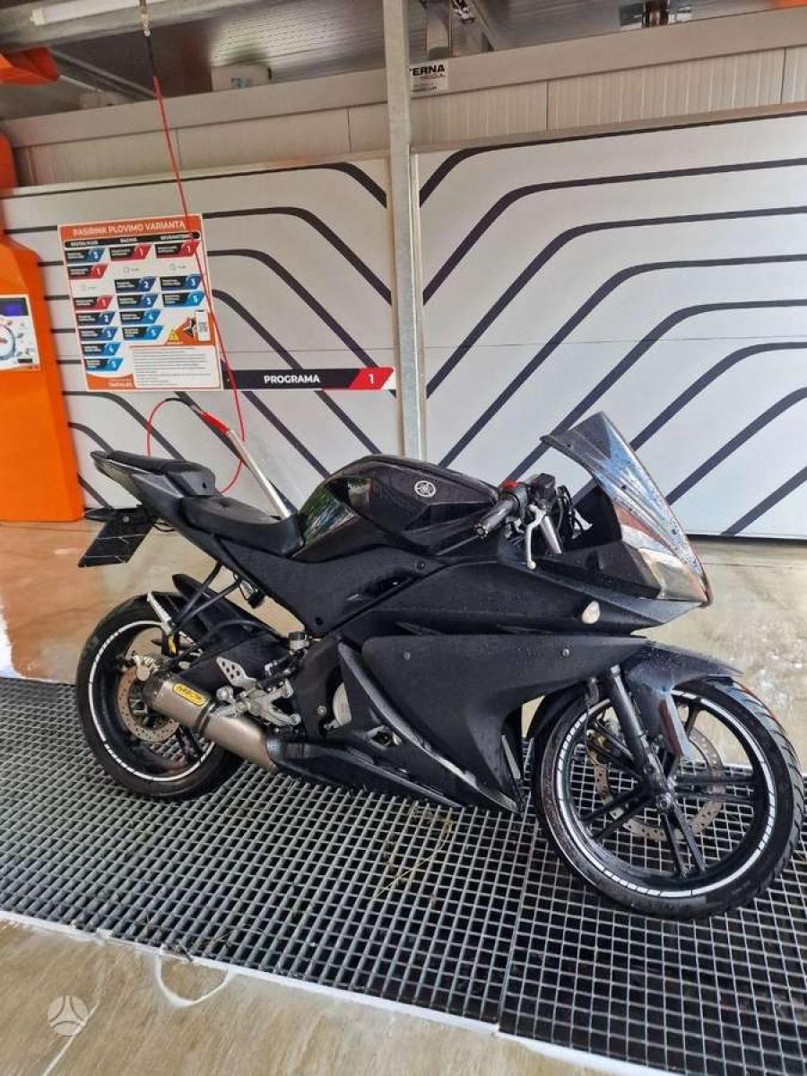 Melns Yamaha YZF 2010 Viļņa, ar dzinēja tilpumu 0.13 L un nobraukumu 27 tūkst. km par 2000 €, foto 1 vietnē AUTOMOTO.COM.LV